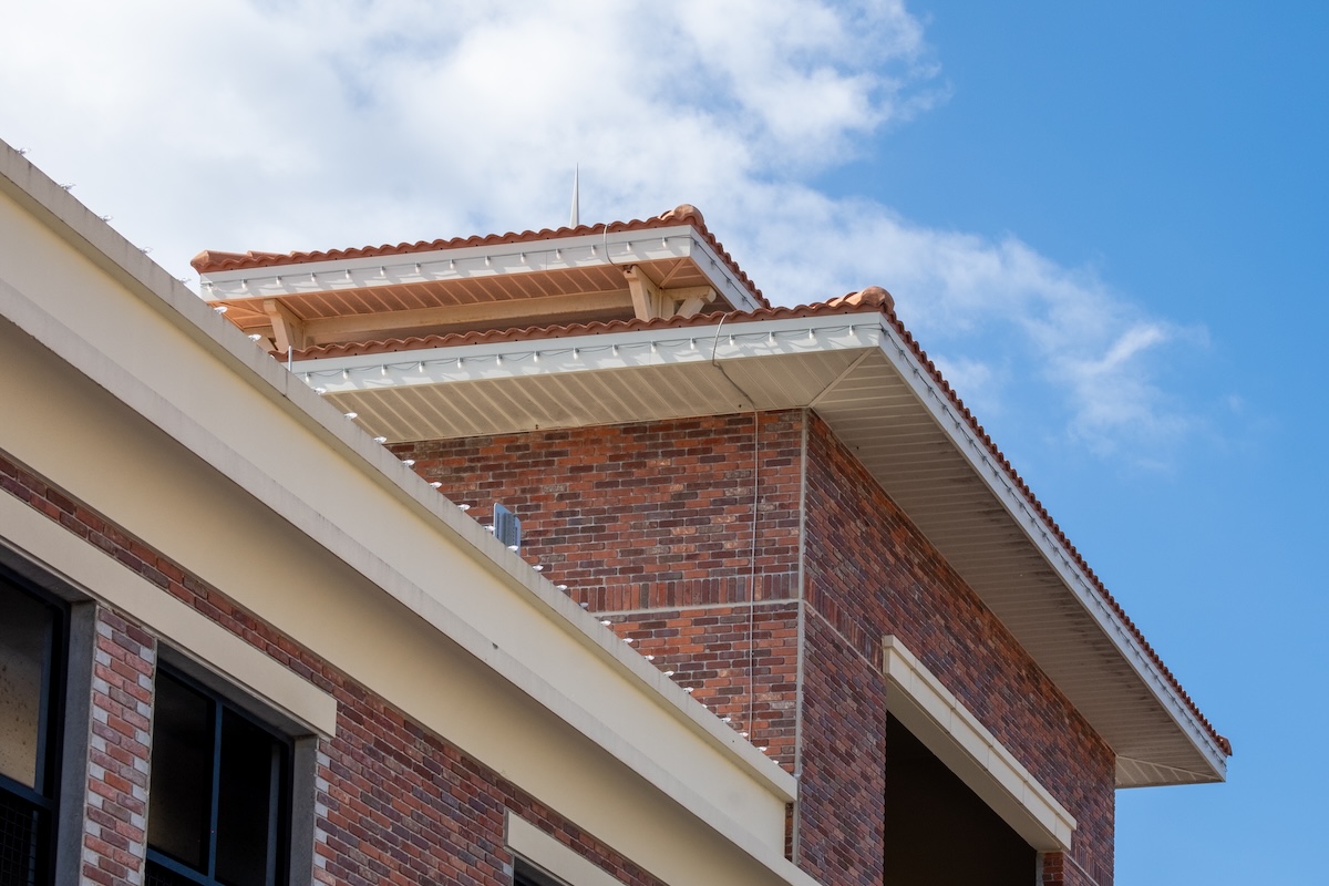 Roof Eaves Explained: Function, Styles & Ventilation Tips