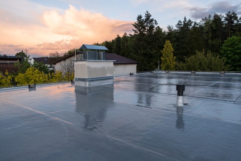 Modified Bitumen Roof: When To Choose This Type Of Material?